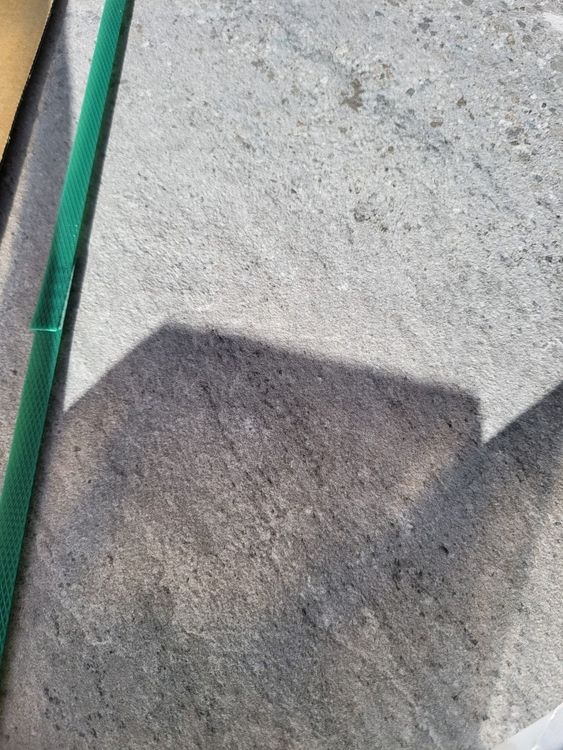 Restposten Gartenplatten Grau 2 cm R11 (Neu und originalverpackt) in Schlatt-Paradies für CHF ...