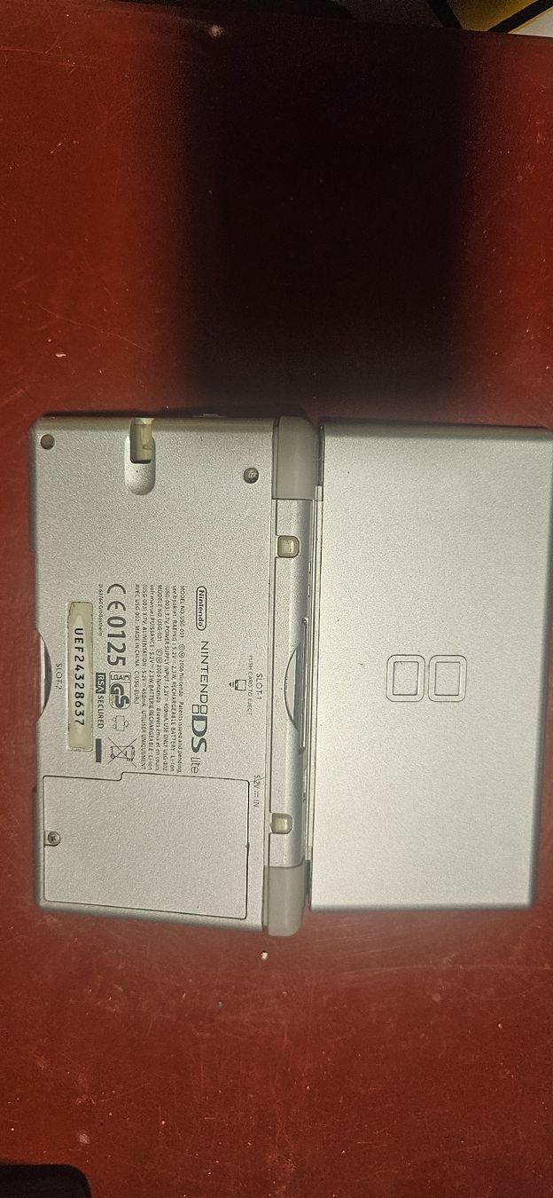 Nintendo DS Lite Silber - für Sammler! defekt oder weisnicht (Defekt ...