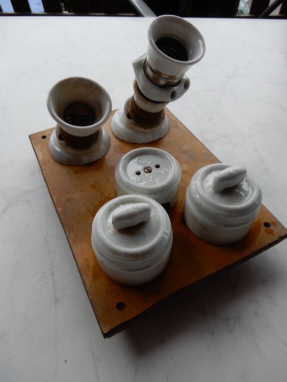 ANTIKES PORZELLAN STROMSTECKER SET (Gebraucht) in Huttwil für CHF 28 ...