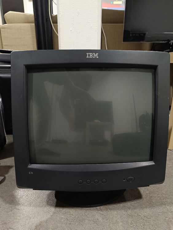 IBM E74 17" Crt Röhren Monitor (Gebraucht) in Affoltern am Albis für CHF 26 – nur Abholung auf ...
