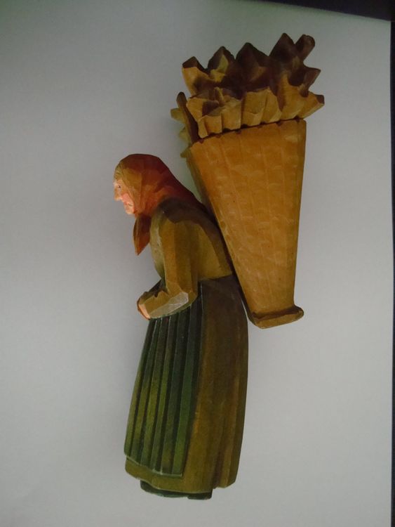 Brienzer Schnitzerei - Huggler - Menschen Figuren - Bäuerin (Gebraucht ...