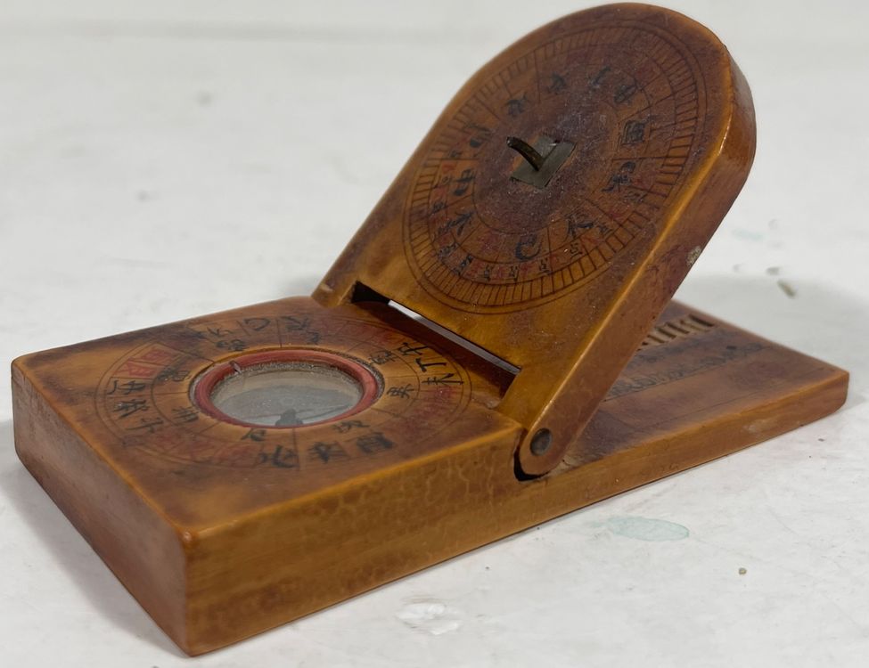 Antike China Taschen-Kompass aus Holz mit schônen Gravuren (Gebraucht ...