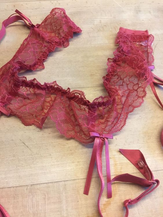 Neu,rot:Strumpfhalter,Marie Jo S,Np129.- | Kaufen auf Ricardo