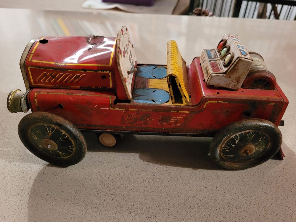 Blech Auto antik sehr bespielt (Defekt) in Riehen für CHF 10 – mit ...