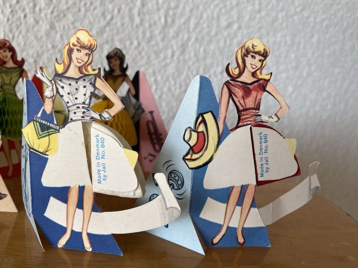 50er Jahre Tischkärtchen in Form von Petticoat Girls (Gebraucht) in ...