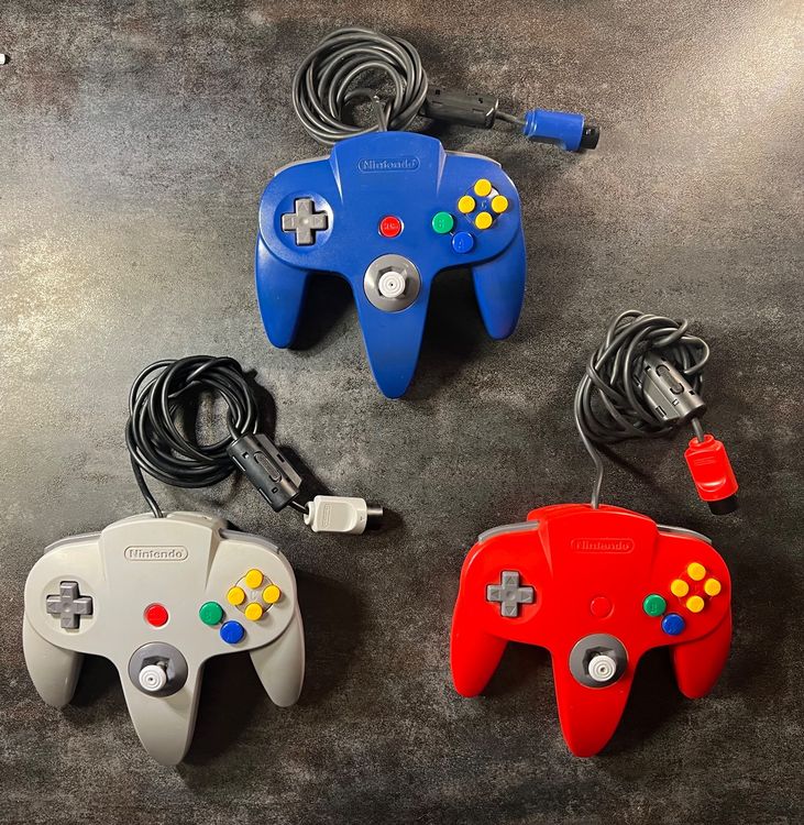 3 Stück Nintendo 64 Controller rot blau grau Original | Kaufen auf Ricardo