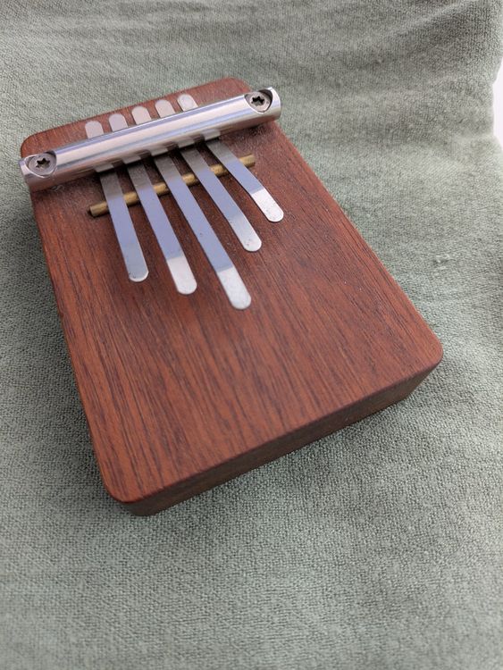 Hokema 5 Note Chordal Kalimba (Gebraucht) in Claro für CHF 37 – mit ...