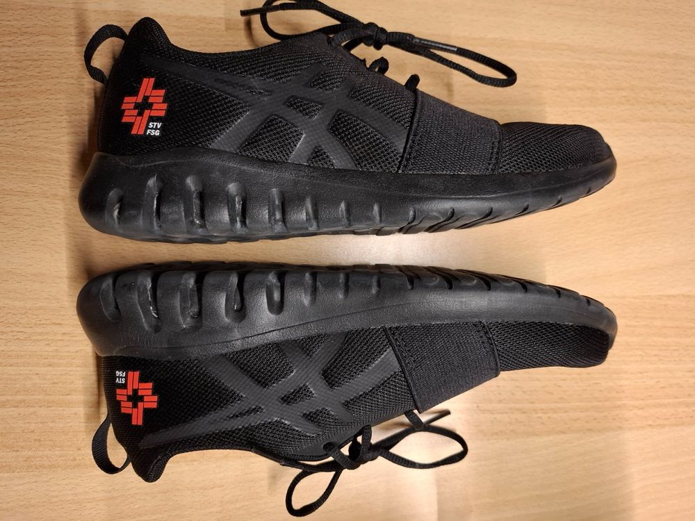 Asics Laufschuhe, Schwarz, Gr. 38, STV FSG, Top Zustand (Gebraucht) in Schattenhalb für CHF 20 ...