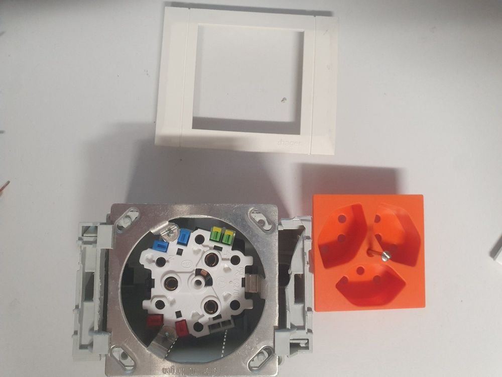 STECKDOSE 3x T13 Feller Brüstungsdose Typ13 Hager Dose 3xT13 (Gebraucht ...