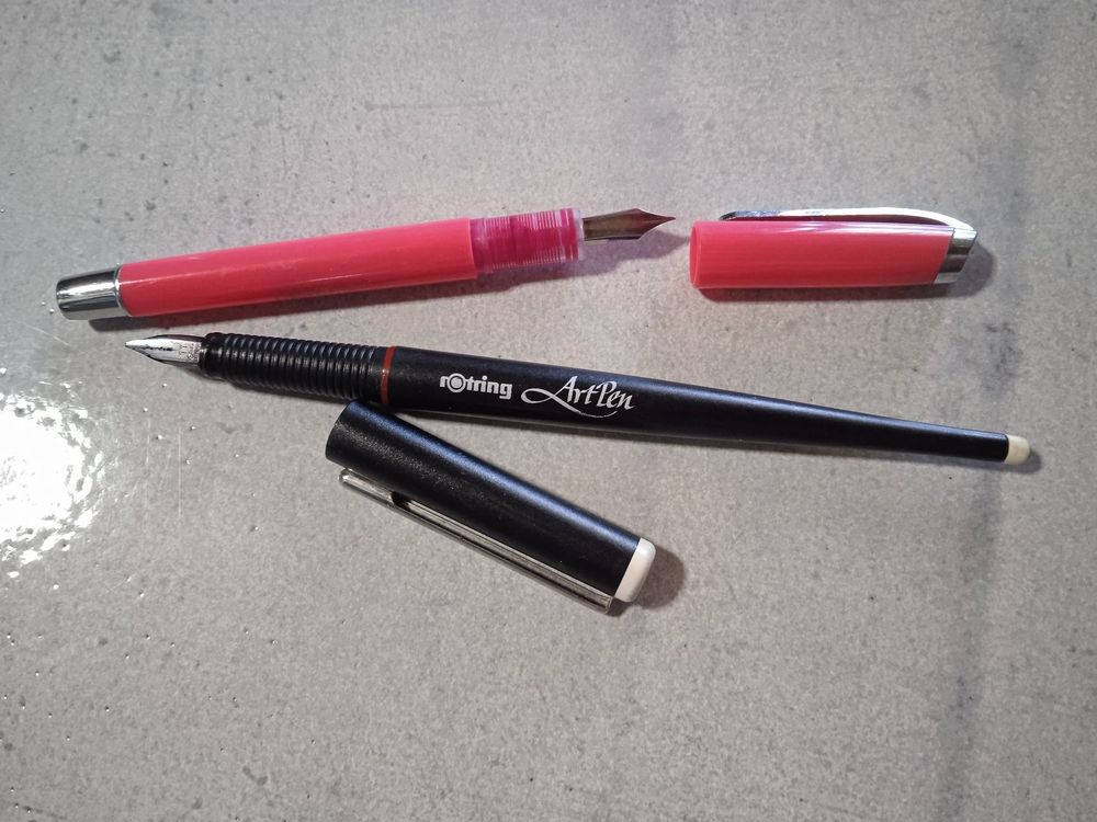 Rotring Calligraphy ArtPen und ein Füllfederhalter (Gebraucht) in ...