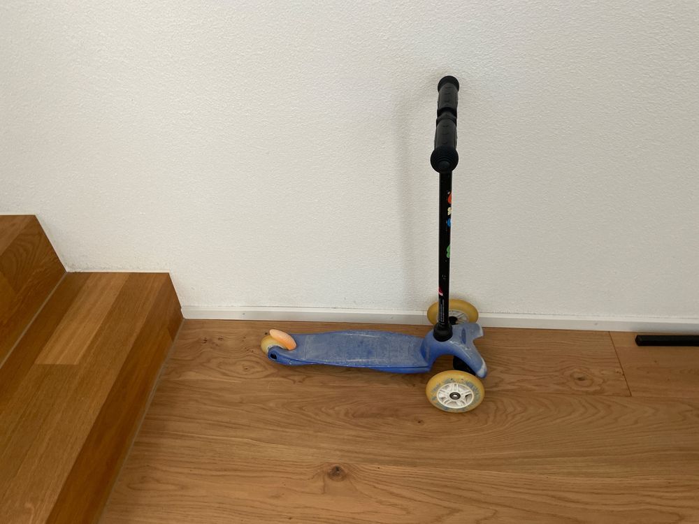 Micro roller Kinder trotti blau mit LED leuchträder (Gebraucht) in ...