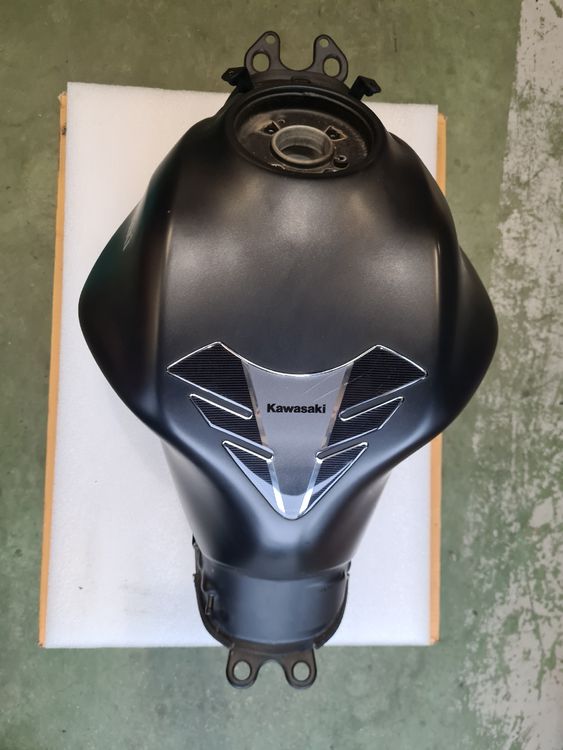 Réservoir Kawasaki Z650 (Gebraucht) in Yens für CHF 250 – mit Lieferung ...