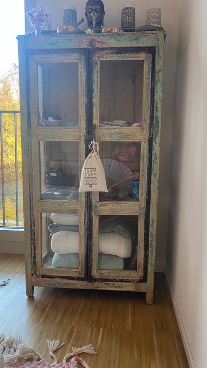 Schränkchen mit Glastüre von Artemo | Kaufen auf Ricardo