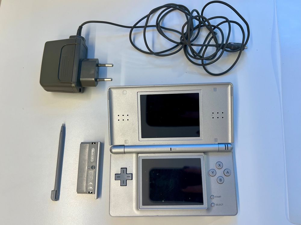 Nintendo DS Lite 2006 – voll funktionsfähig mit 6 Games (Gebraucht) in ...