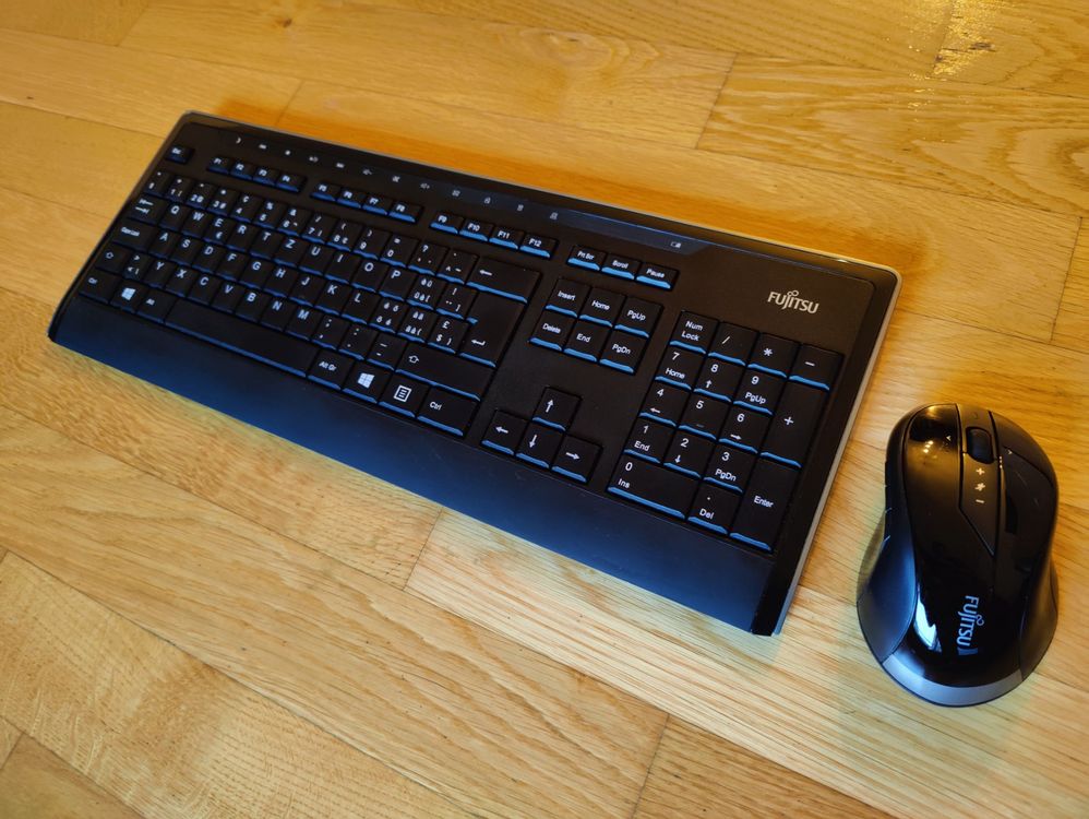 Fujitsu Wireless Tastatur Set LX901 / CH Layout (Gebraucht) in ...
