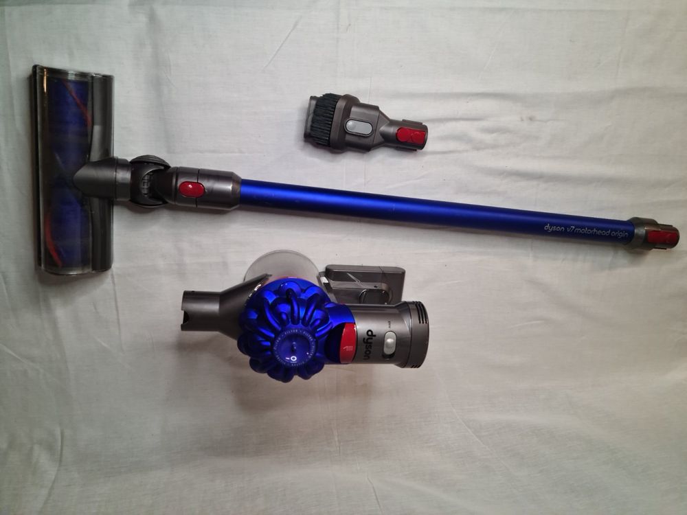 Dyson V7, mit neuem Akku | Kaufen auf Ricardo