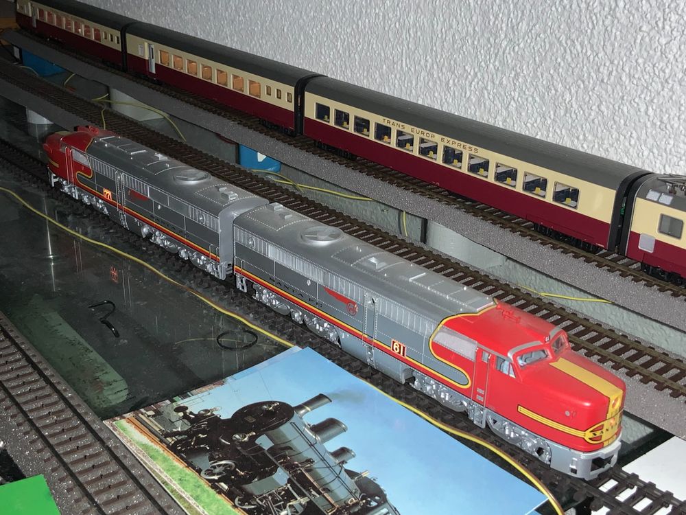 Märklin 37611 Diesellokomotive PA-1 49611 Booster Santa Fe (Neu (gemäss ...