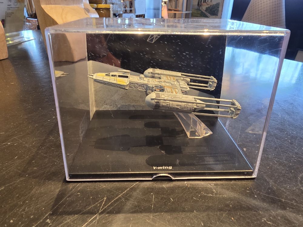 Star Wars Y-Wing Raumschiff Modell - Sammlerstück! (Gebraucht) in ...