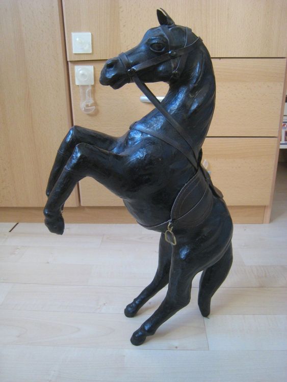 stehendes Pferd DEKO aus Leder (Gebraucht) in für CHF 10 – mit ...
