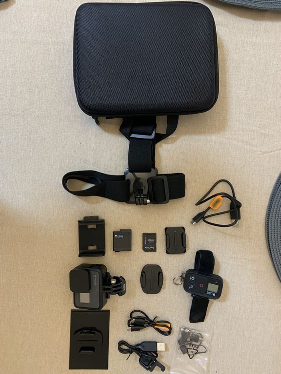 GoPro Hero 5 + SD Card + Case + Remote + Holster (Neu (gemäss ...