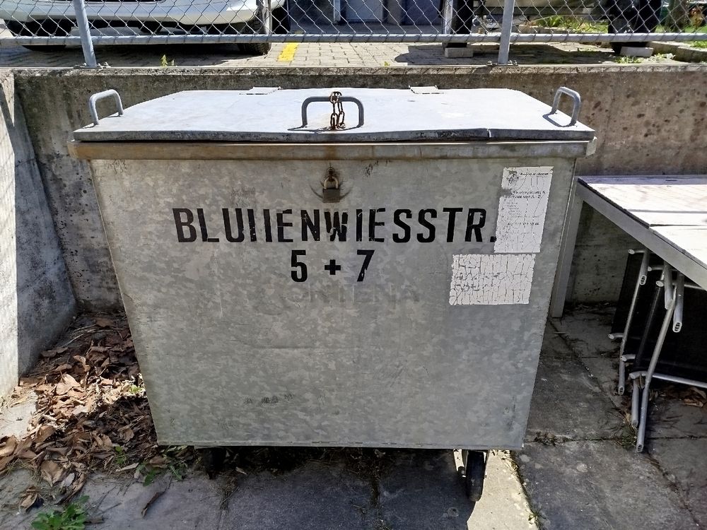 Stabiler Abfal Container mit Deckel und Rollen, Contena | Kaufen auf ...