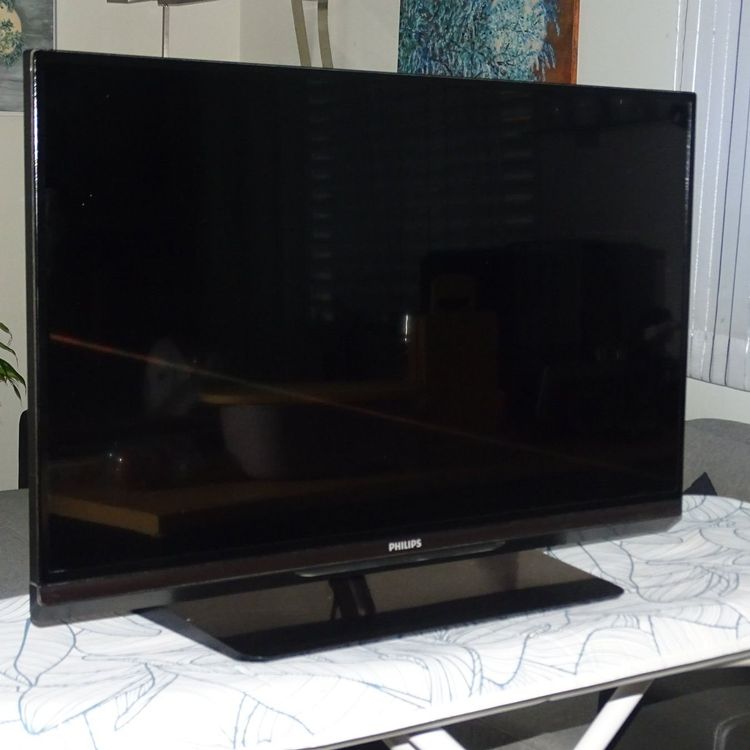 TV Philips 80 cm Smart, Ambilight (Gebraucht) in Safnern für CHF 50 ...