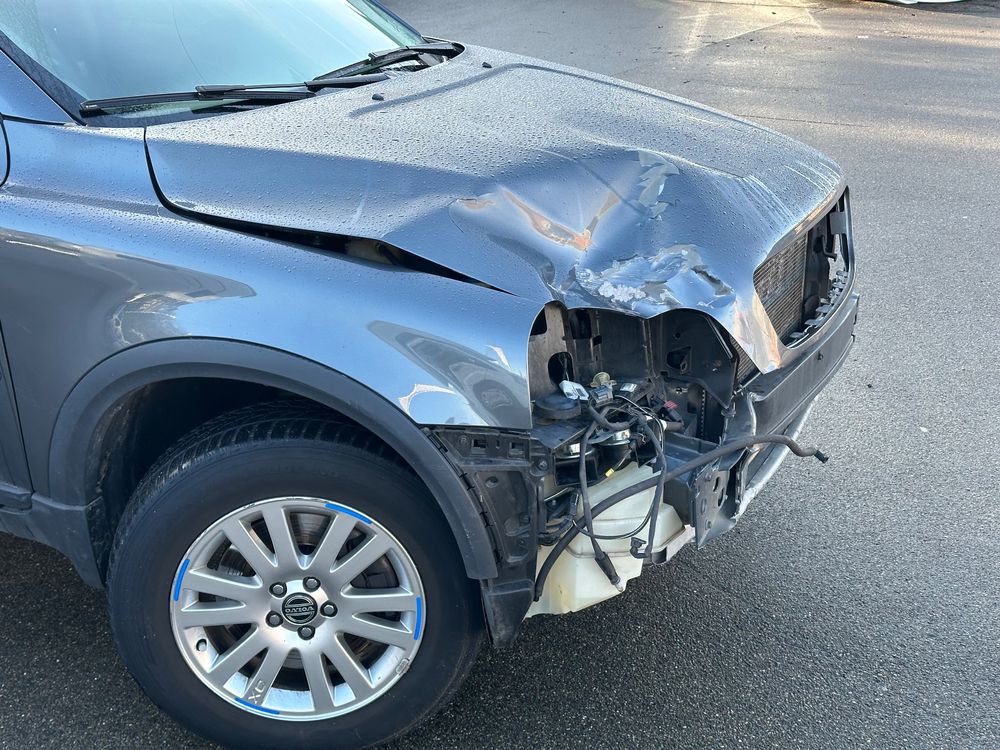 Unfall Volvo XC90 (Defekt) in Bazenheid für CHF 1200 – mit Lieferung ...