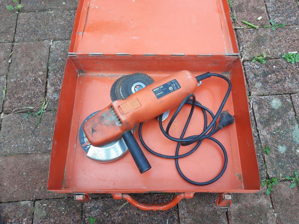 Trennscheibe / Flex in Metallbox (Gebraucht) in für CHF 2 – nur Abholung auf Ricardo kaufen