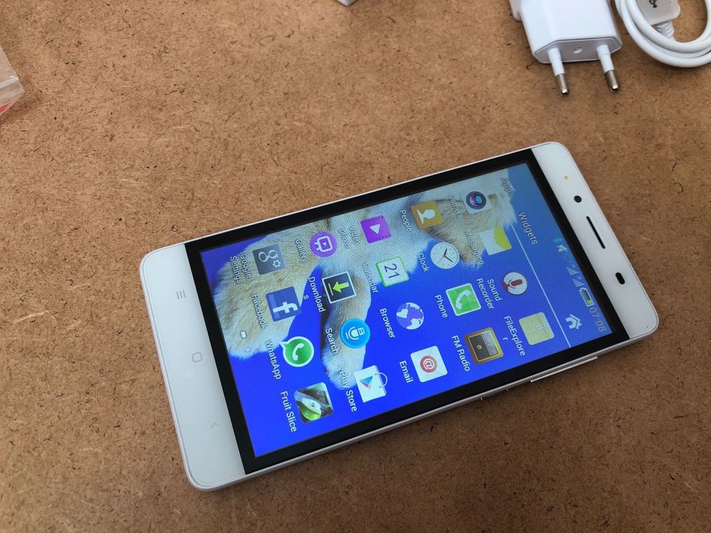 Susan Android Smartphone (Neu (gemäss Beschreibung)) in Frauenfeld für ...