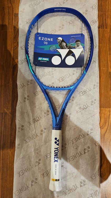 YONEX EZONE 98 (305g) mit Unterschrift von Belinda Bencic (Neu und ...