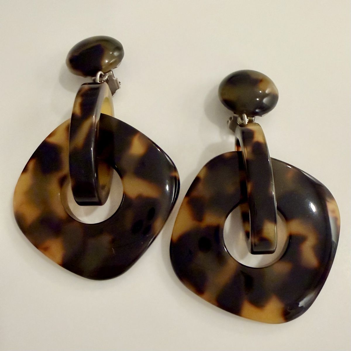 Orecchini Clips Angela Caputi in resina (Usato) a Andermatt per CHF 55 ...