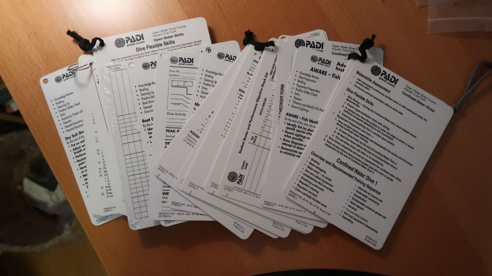 PADI Divemaster wet slates (Gebraucht) in Frenkendorf für CHF 3 – mit ...