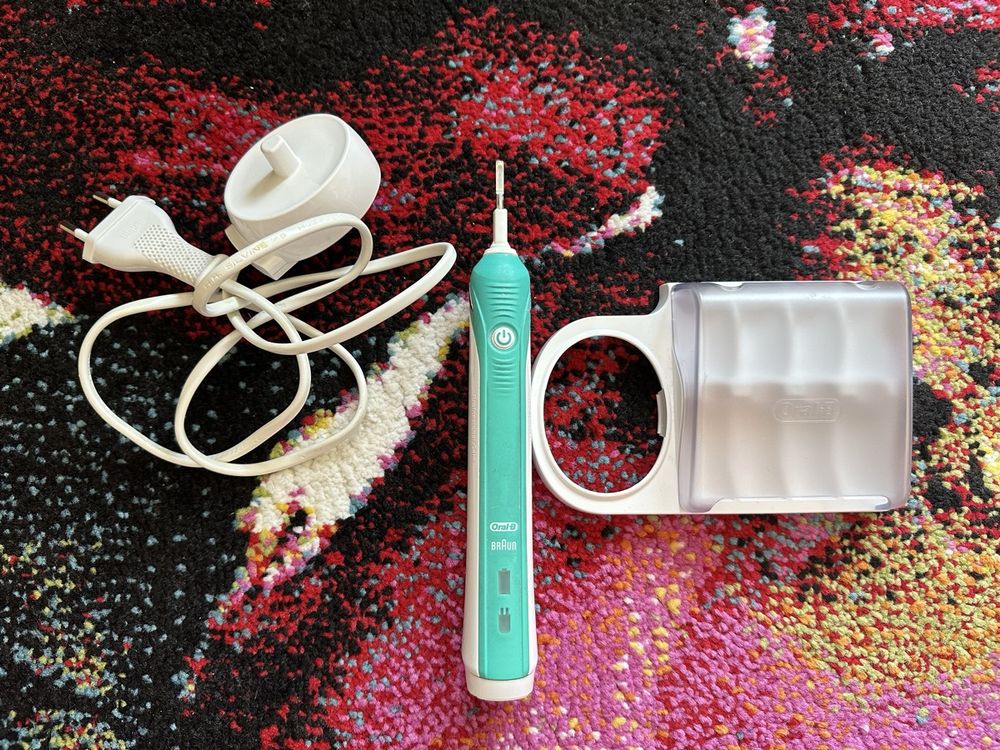 Braun Oral B elektrische Zahnbürste (Gebraucht) in Luzern für CHF 30 – mit Lieferung auf Ricardo ...