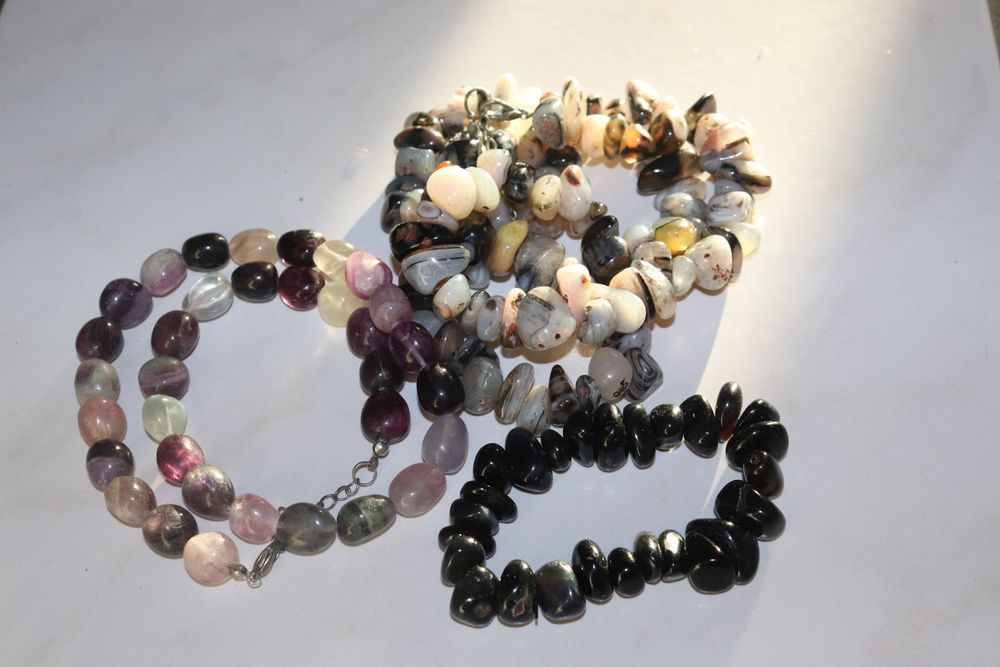 2 Colliers Pierres naturelles + 1 bracelet (Gebraucht) in Biel/Bienne ...