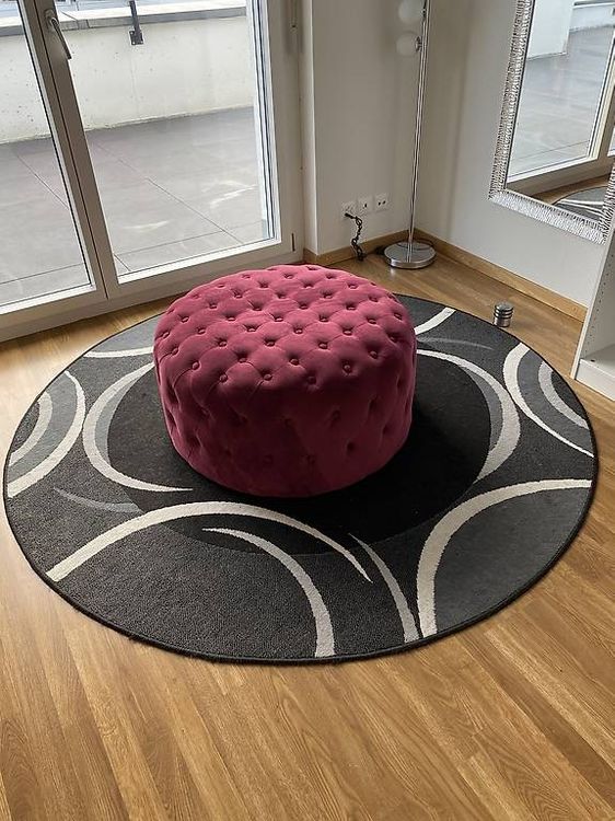 Hocker, bei Bedarf mit Teppich (Gebraucht) in Root für CHF 50 – nur ...