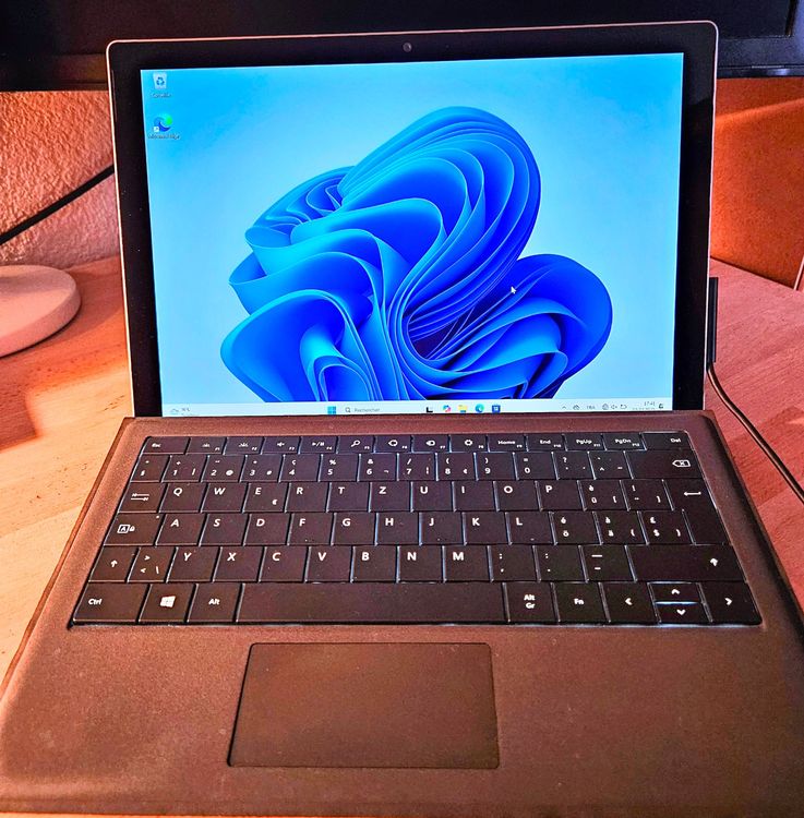 Microsoft Surface Pro 4 i5 8GB/256GB + Keyboard Windows 11 | Kaufen auf Ricardo
