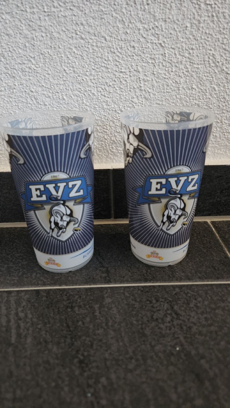 2 EVZ Zug Hockey Becher / Cups - Super Souvenir! 0.4l (Gebraucht) in ...