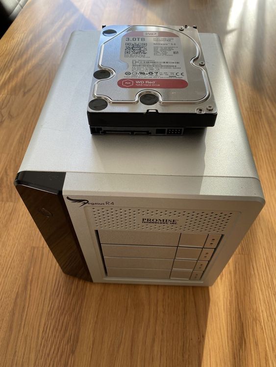 Promise Pegasus R4 RAID System mit 12TB | Kaufen auf Ricardo
