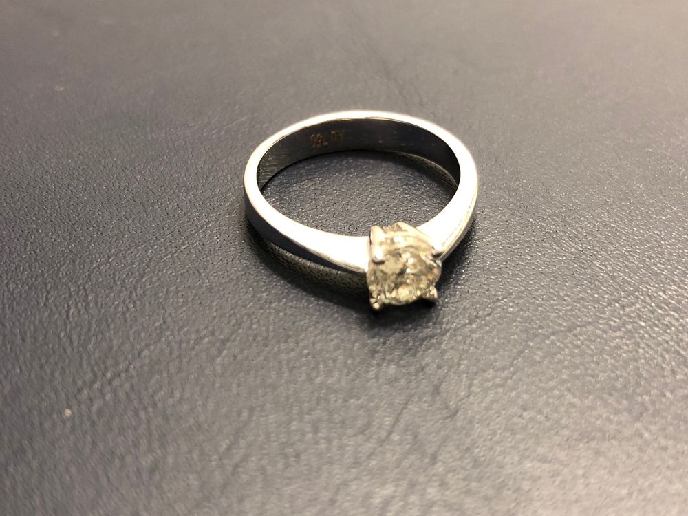 Solitär Diamant 0.70 ct. / SI2 / Zertifikat / Weissgold 750 (Neu und originalverpackt) in Bern ...
