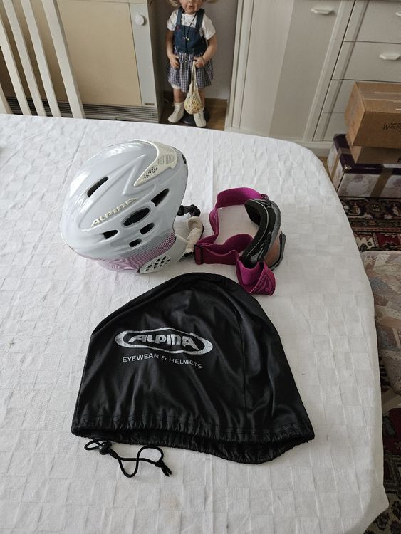 Neuwertiger Skihelm SCARA (52-56cm) in Weiss/Pink Design (Gebraucht) in ...