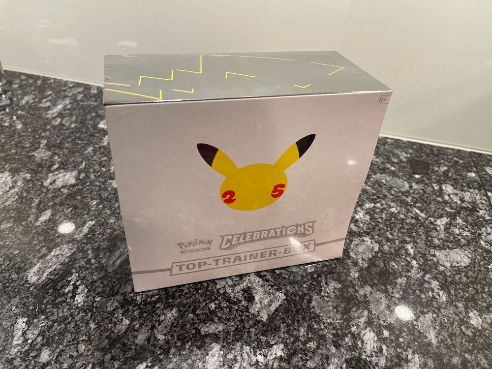 Pokémon 25th Celebrations ETB (Neu und originalverpackt) in Holderbank ...