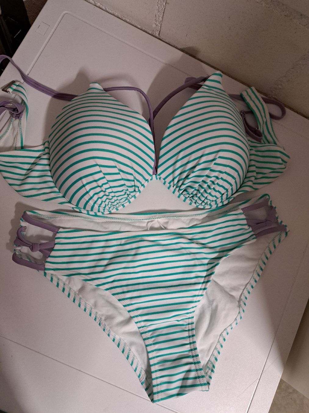 Bikini (Neu (gemäss Beschreibung)) in Steg im Tösstal für CHF 10 – mit ...