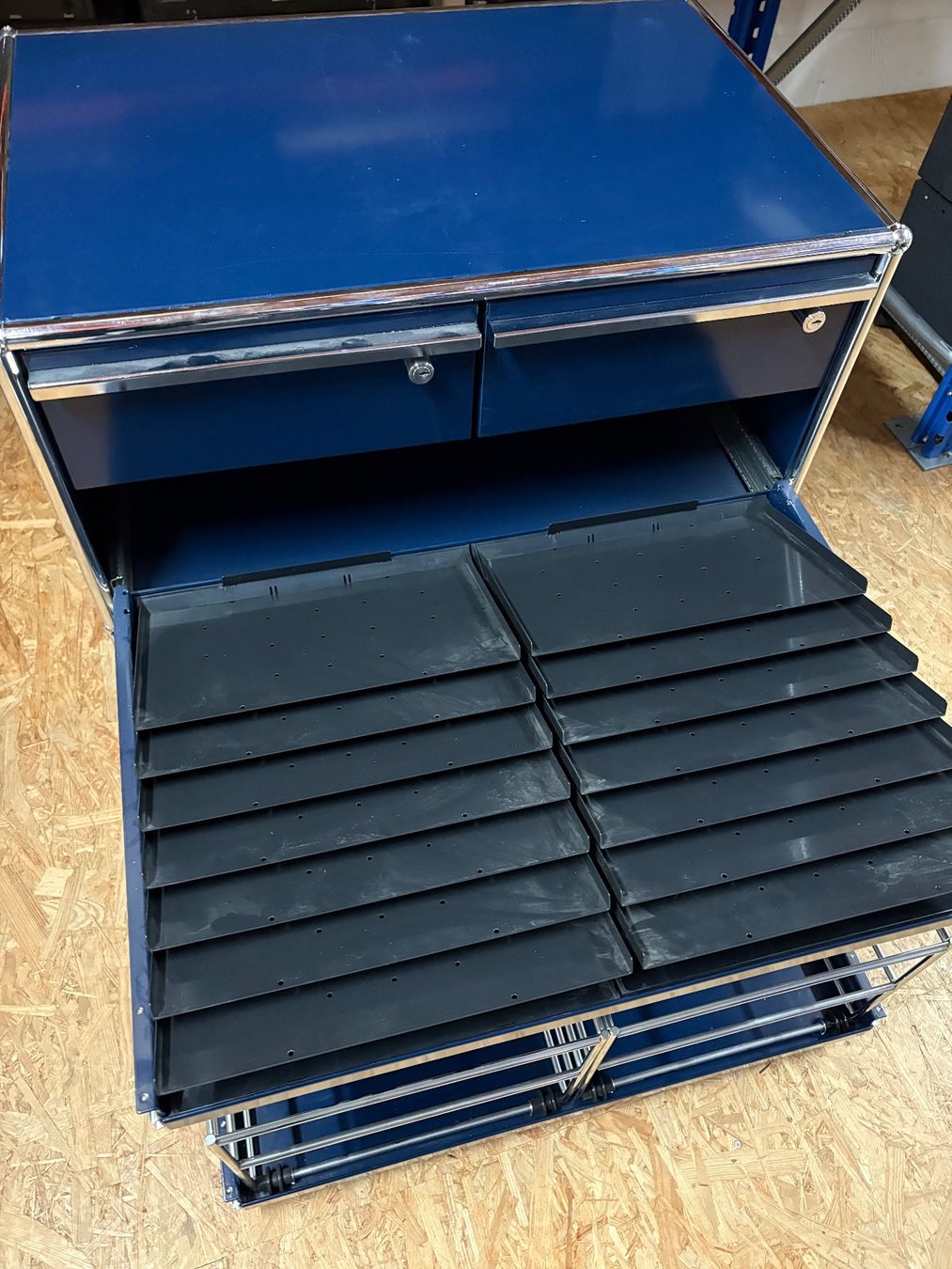 USM Haller Kommode Stahlblau – hochwertig & zeitlos (D'occasion) à ...