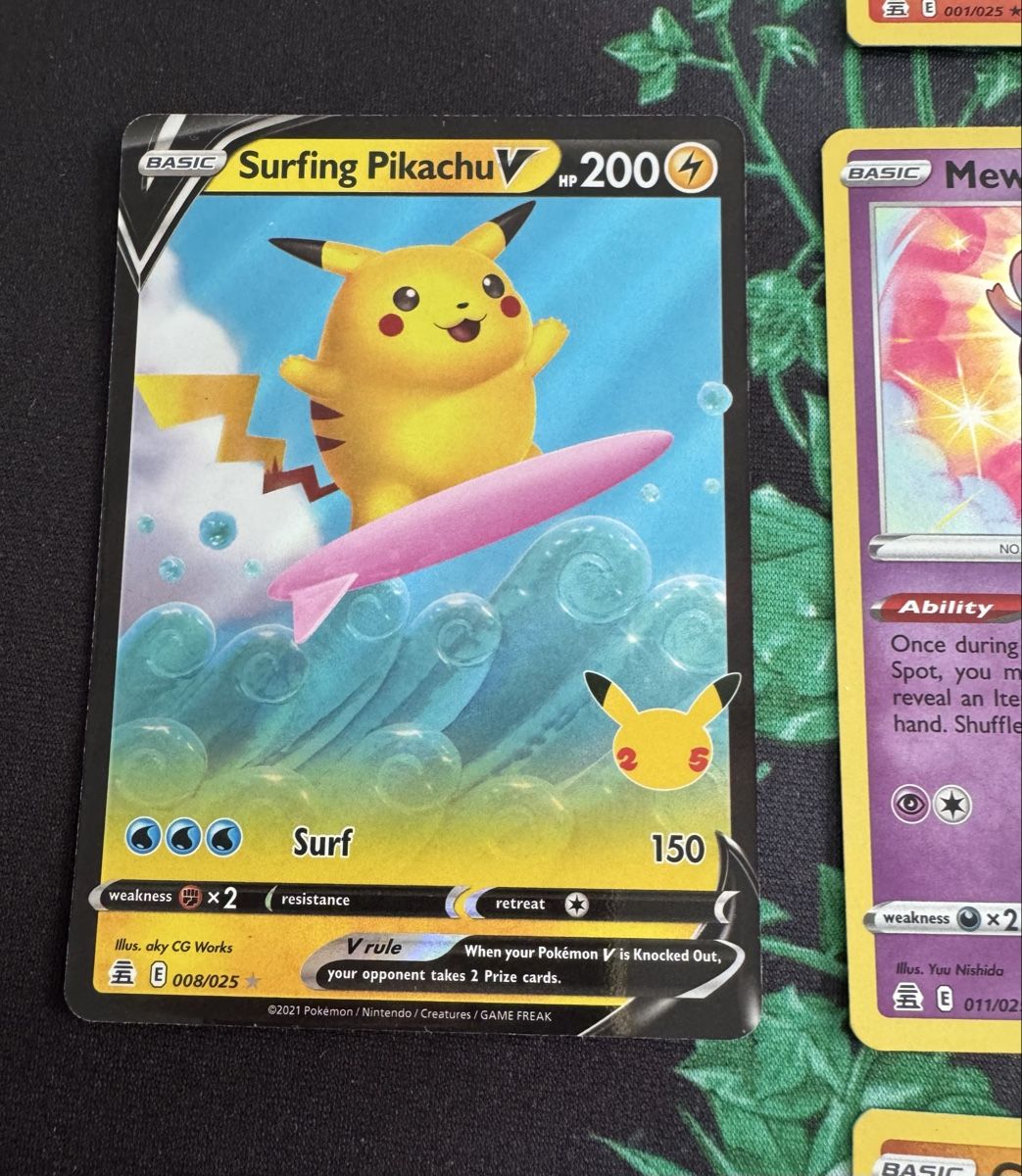 Pokemon Surfing Pikachu V + 16 Holo Celebrations Karte (Gebraucht) in ...