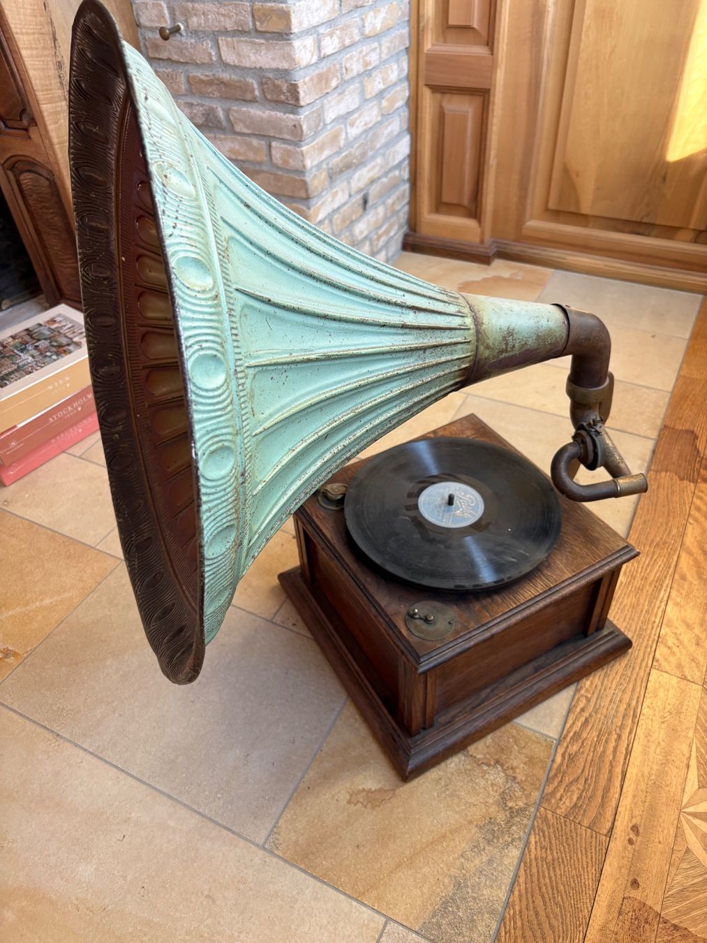 Gramophone antiquité (D'occasion) à Chézard-St-Martin pour CHF 399 ...