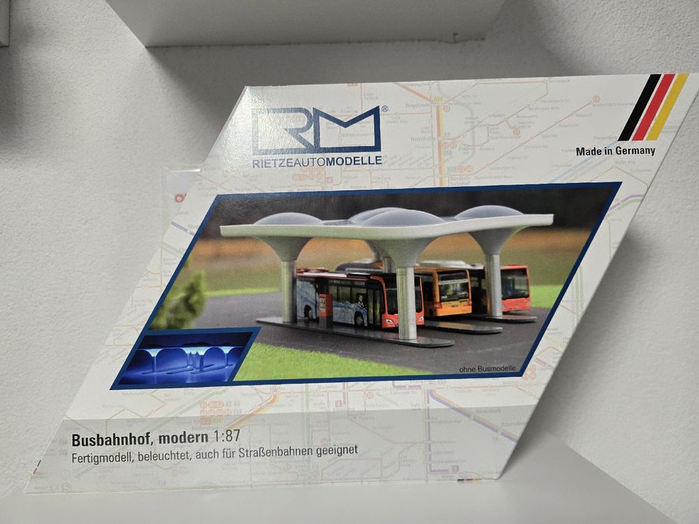 Rietze 70510 Busbahnhof, modern "beleuchtet" (Neu und originalverpackt ...