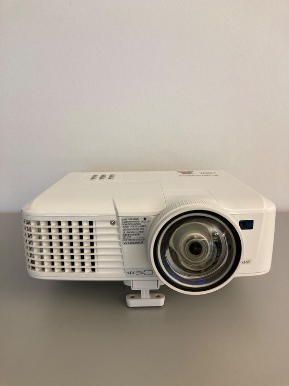 Kurzdistanzbeamer Mitsubishi EX240 U DLP | Kaufen auf Ricardo