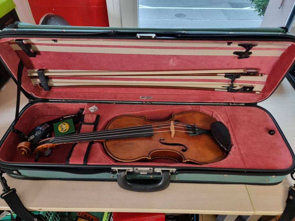 Violine Geige inkl. 2 Geigenbogen und Koffer (Gebraucht) in Goldswil b ...
