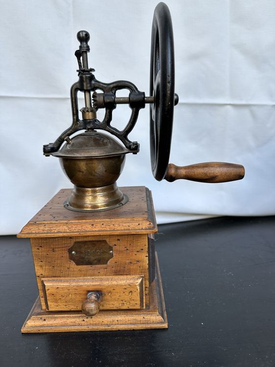 Moulin à café ancien de 1823 en bois et laiton (Gebraucht) in Lausanne ...