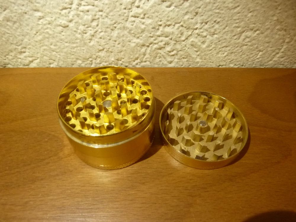 Hanfmühle The World Over Gold Grinder D. 50mm (Gebraucht) in Hochfelden ...